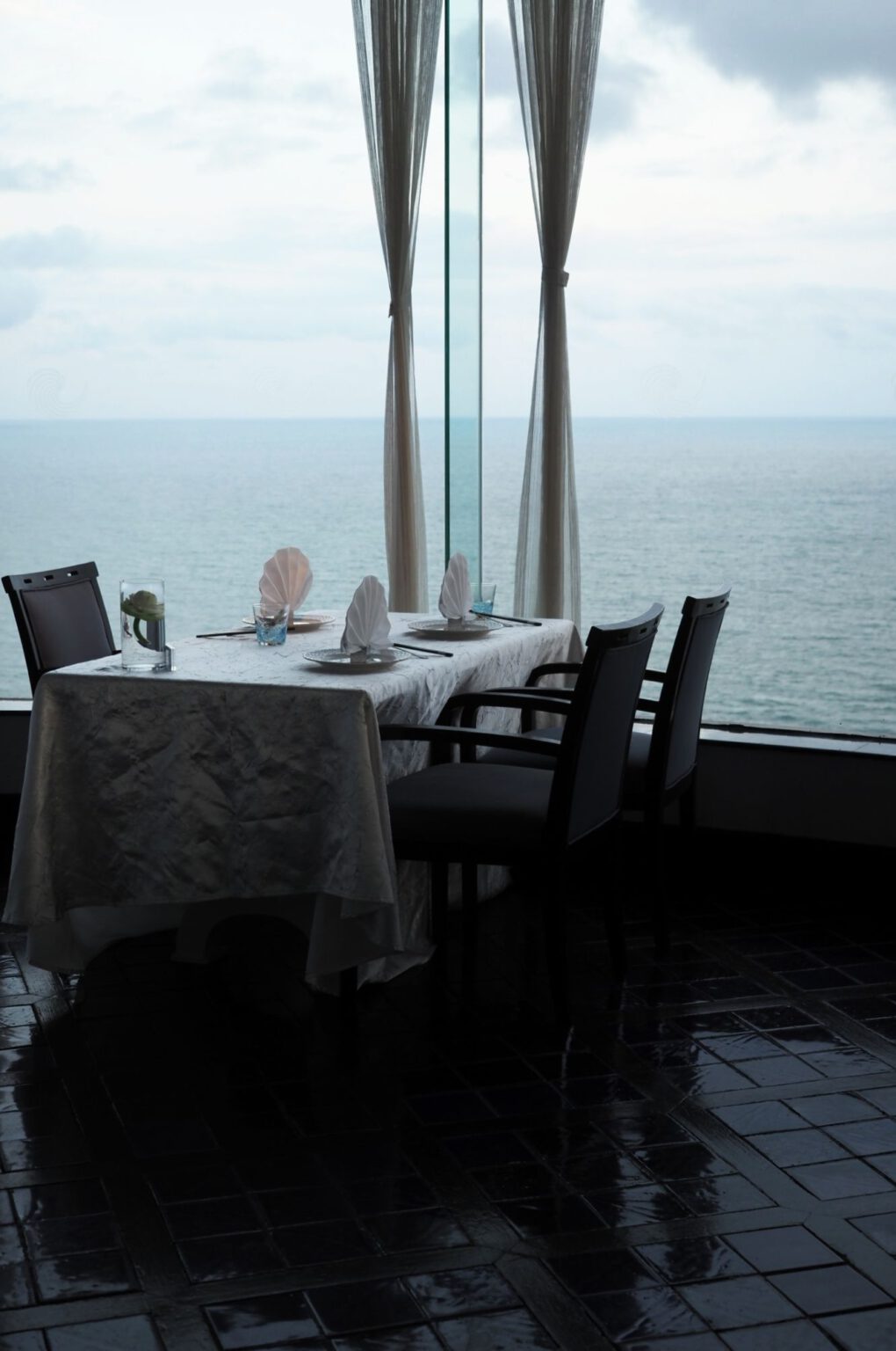 White Lotus Restaurant & Rooftop Bar at Hilton - HuaHinPocketGuide
